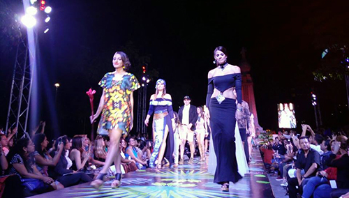 Los pipiles impusieron su pasarela