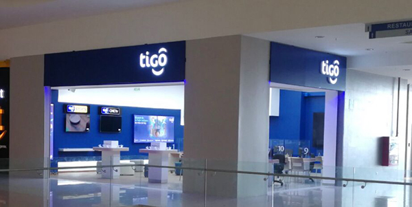 Tigo inaugura tienda en Metrocentro Santa Ana
