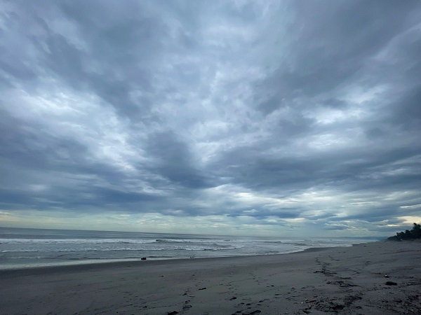 “Julia” como tormenta tropical causa vientos y lluvias en ESA